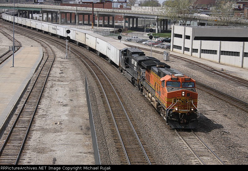 BNSF 5521